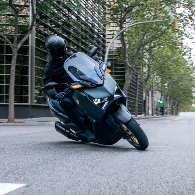 2023_CZD300-A_MDBNM4_AUS_XMAX_LUX3107-1 - Incolmotos Yamaha